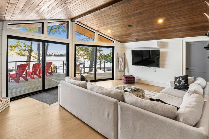 Camp Kahshe | Luxury Beachfront Muskoka Cottage Rental - Gravenhurst