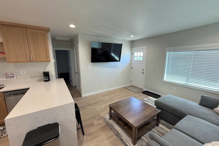 Adorable 2-bedroom Furnished Building With Ac In Moses Lake - Moses Lake, WA