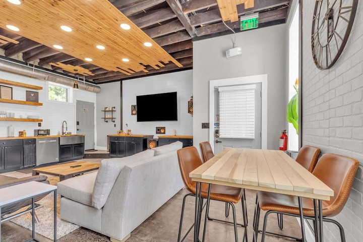 Industrial Loft - Walk To Downtown, Patio W/ Bbq - Spartanburg, SC