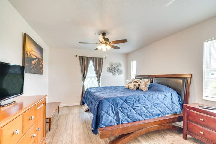 Newly Built Well Kept Peacefulneighborhood King Size Bed 2 Car Garage Fireplace - Inverness, FL