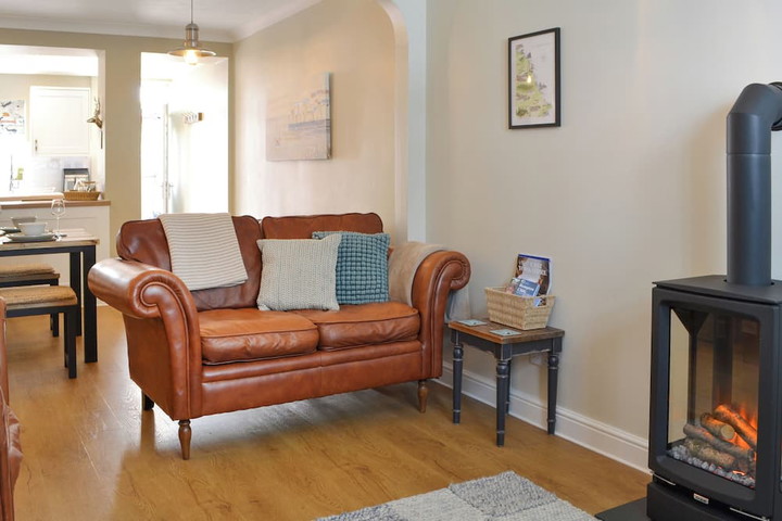 You Will Just Love The Open Plan Ground Floor Of This Historic Cottage. - Flamborough