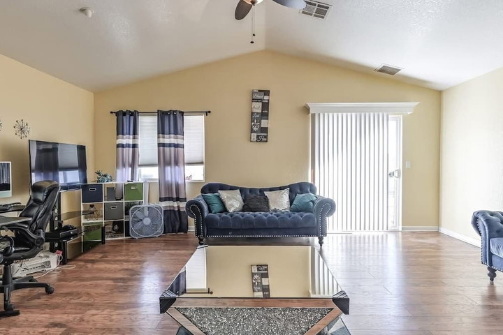 Nice 3-bedroom House With Ac In Charming Ridgecrest - Ridgecrest, CA