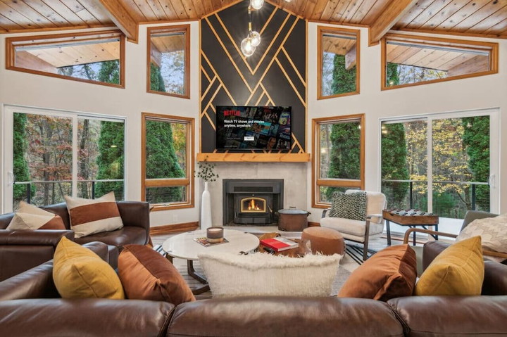 The Apex - Private Woods, Hot Tub, Coffee Bar, Gym - Dahlonega, GA