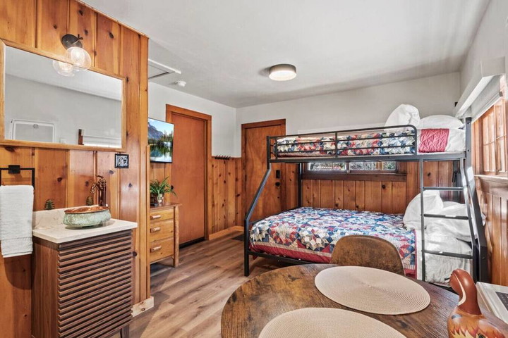 Timber Lodge Cabin #3 - Colorado Springs, CO