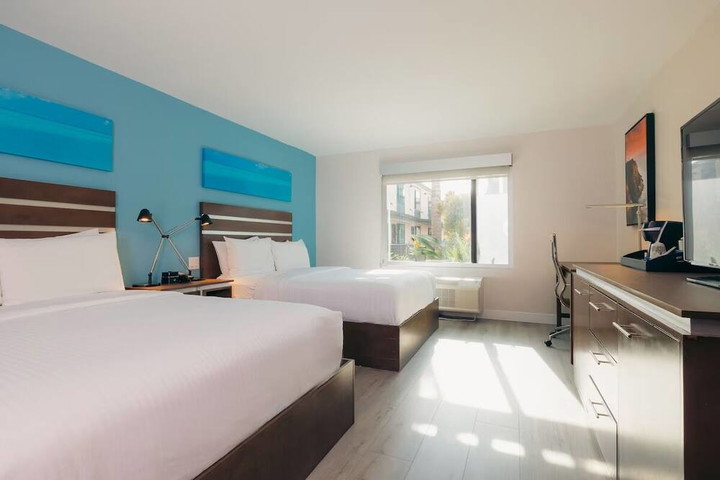 Double Queen Comfort | Lounge, Heated Pool & Long Beach Dining Nearby - Long Beach