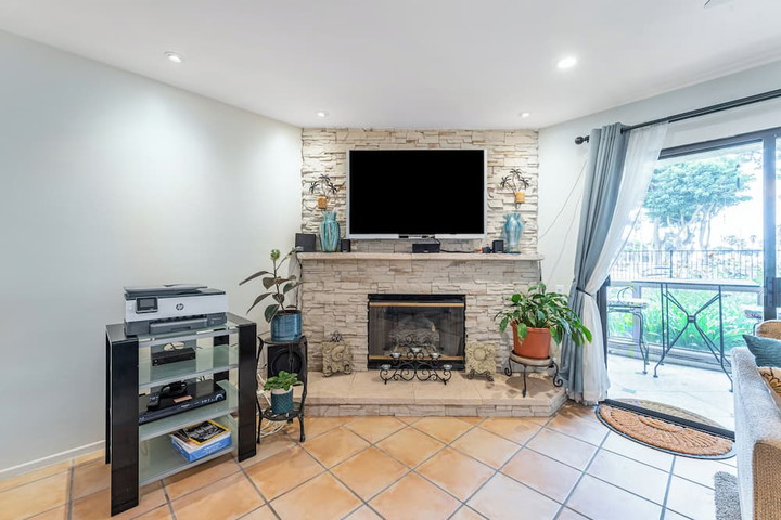 Ocean View Condo Next To Secluded Beach Near Channel Islands, Ventura & Malibu - Oxnard, CA