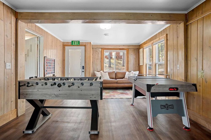 Pondside Lodge: Hottub + Sauna + Firepit + Game Room - Mount Rushmore, SD