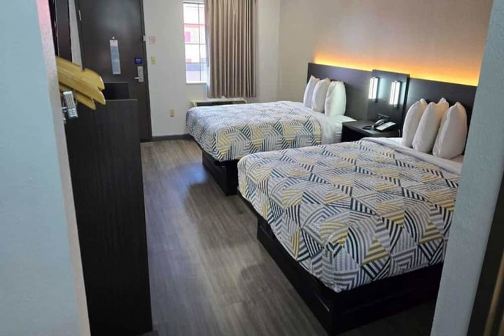 2 Queen Beds | Smoking, Micfridge - Edmond, OK