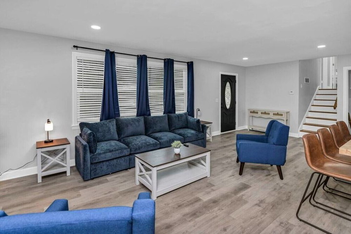 Usc Hot Tub Time Machine | Sleeps 16 - Columbia, SC