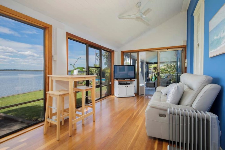 Ludford Lakefront And Beachside Retreat For Groups - Newcastle