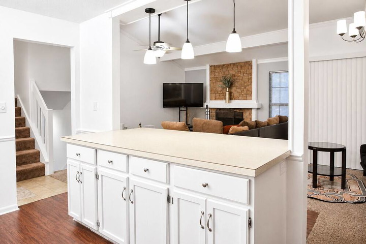 Nice, Quiet 4 Bedroom Oasis - Olathe, KS