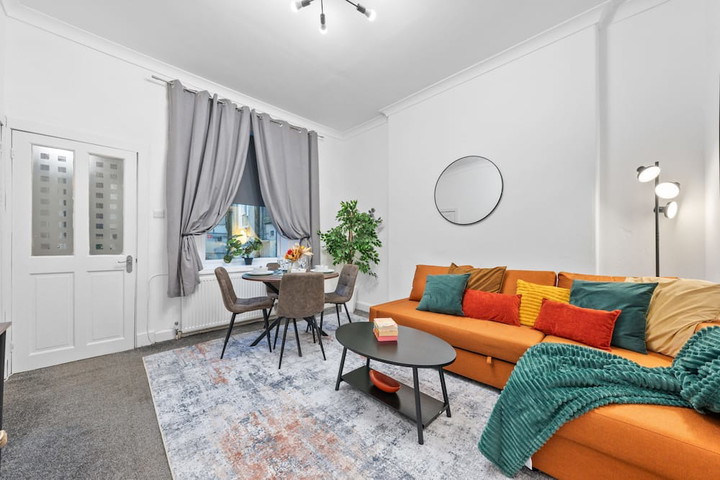 Modern Ground Floor Apartment Close To Train Station - Motherwell
