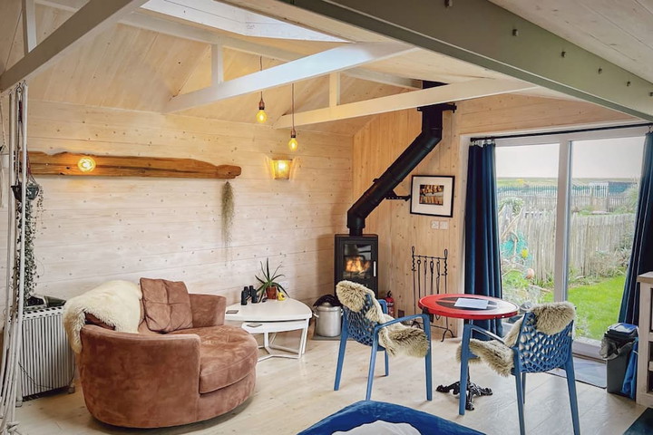 The Surf Shack - A Cottage That Sleeps 2 Guests In 1 Bedroom - Camber Sands