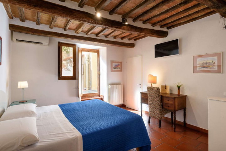 Apt. With Courtyard Duomo Area 2 - Siena