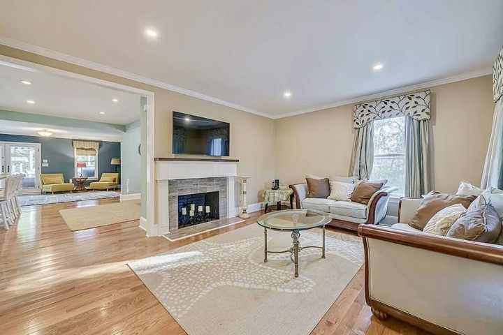Luxury Hamptons Escape: 20x40 Heated Pool, Private Home Theater & Outdoor Oasis - The Hamptons, NY