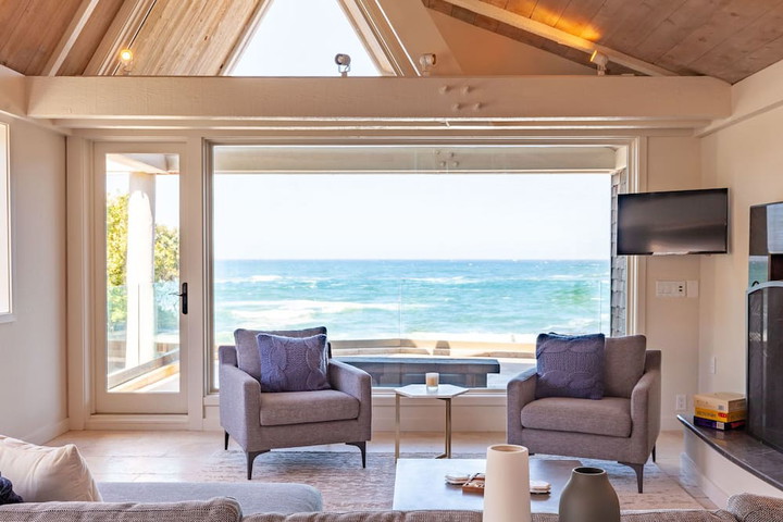 Edge Of Ocean House - Half Moon Bay, CA