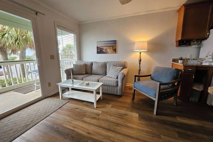 Oceanfront 1st Floor Condo!! Community Pool & Fishing Pier! In The Heart Of Iop! *Unit 117* - Isle of Palms, SC
