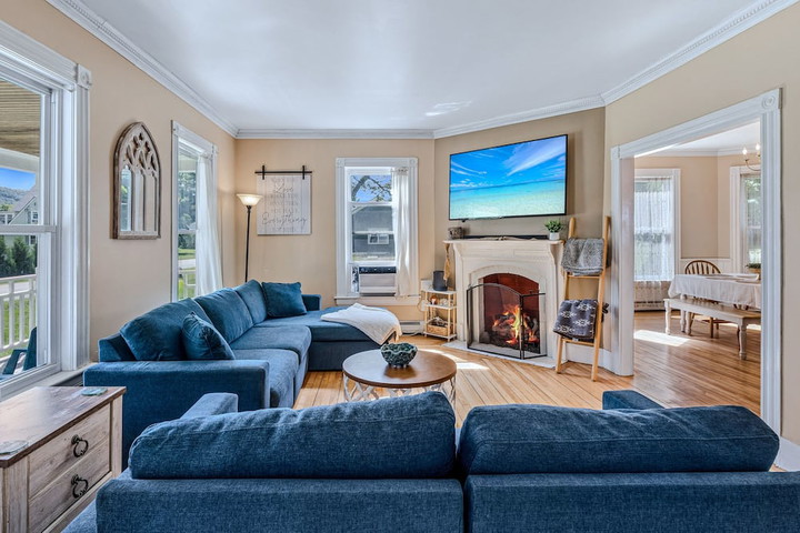 Charming Antique Farmhouse Near Dartmouth College - Hanover, NH