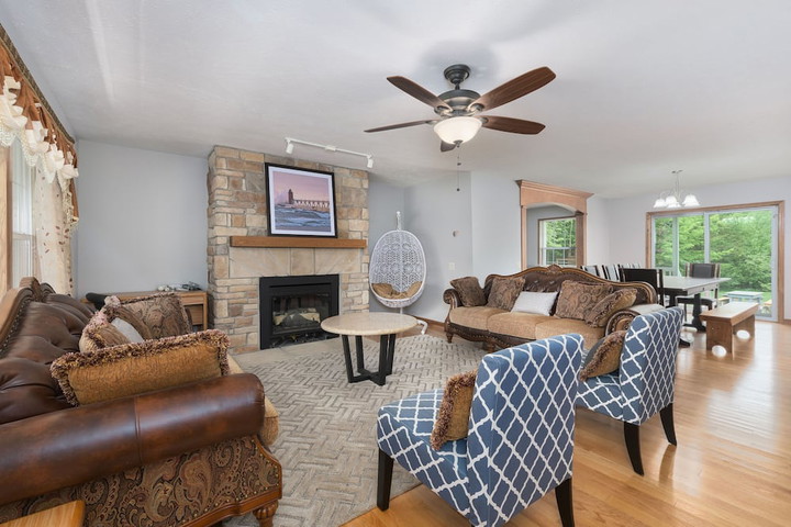 Eagle Point! Discover Serenity In Our Secluded Oasis! Hagar Shores Park/beach Area - Michigan