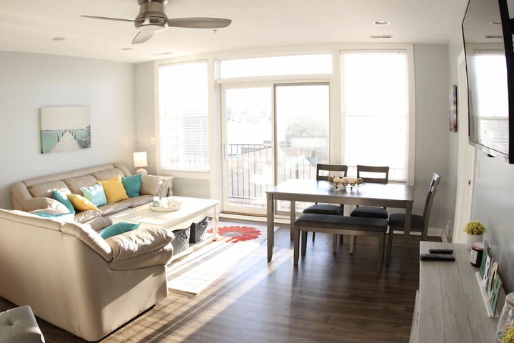 Beach Condo Downtown St. Joseph Waterfront District. Five Stars!! - Stevensville, MI