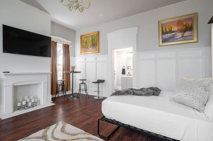 Walkable Downtown Getaway (Free Bikes To Use) - Columbus, IN