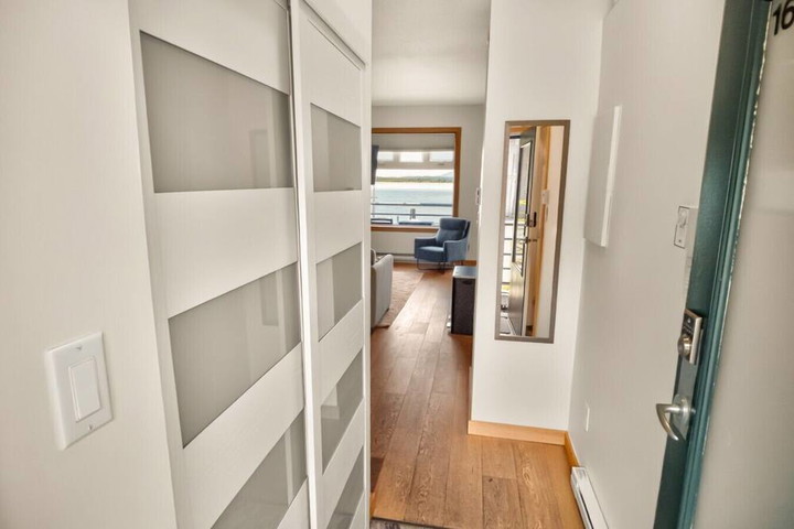 Cedar & Swell  Harbourfront Views & Pet Friendly - Tofino