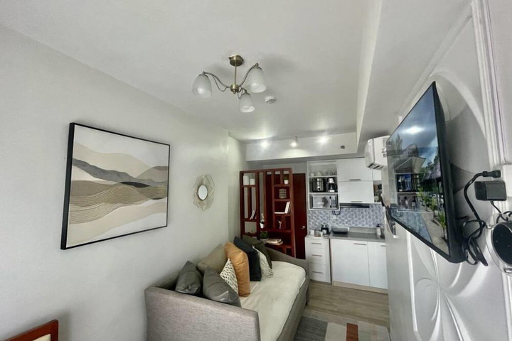 Mesavirre Bacolod | Elegantly Furnished 1bdm W/ Balcony @ Lopez Lux. - Bacolod