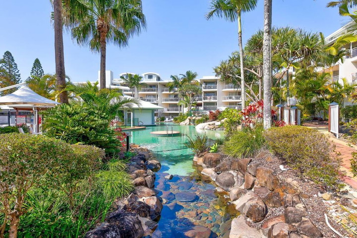 Sun & Surf Pad | Beach, Pools & Waterslide - Alexandra Headland