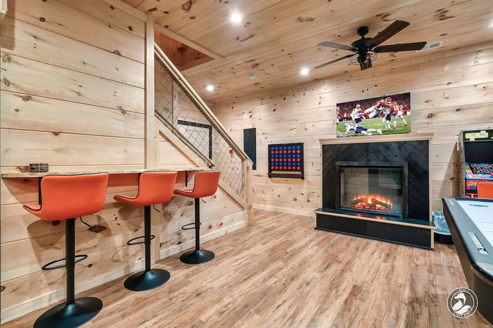 The Cozy Fox- Only 1.7 Miles To Strip, Game Rm, Hot Tub, Ev Charger - Gatlinburg, TN