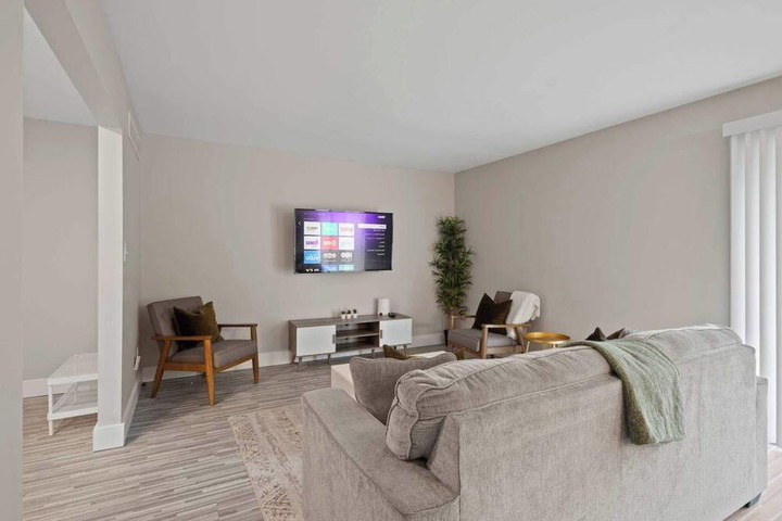 Modern 2br Retreat W/pool & Gym | Near Downtown - Rochester Hills, MI