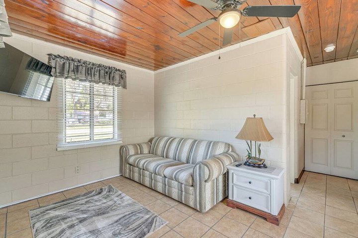 Paddle, Fish & Swim! Hernando Lake Cabin - Inverness, FL