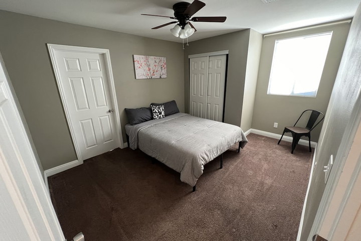 Vegas Oasis! Modern & Spacious 5 Bedroom 3 Bathroom Home With Pool Near Lv Blvd - Las Vegas