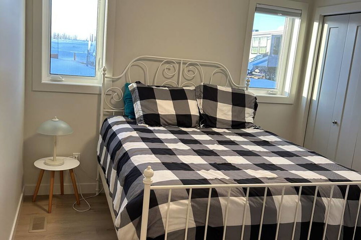 Whispering Pines Lakeside Resort - With A/c-golf-pool-gym-beach-restaurant-parks - Alberta