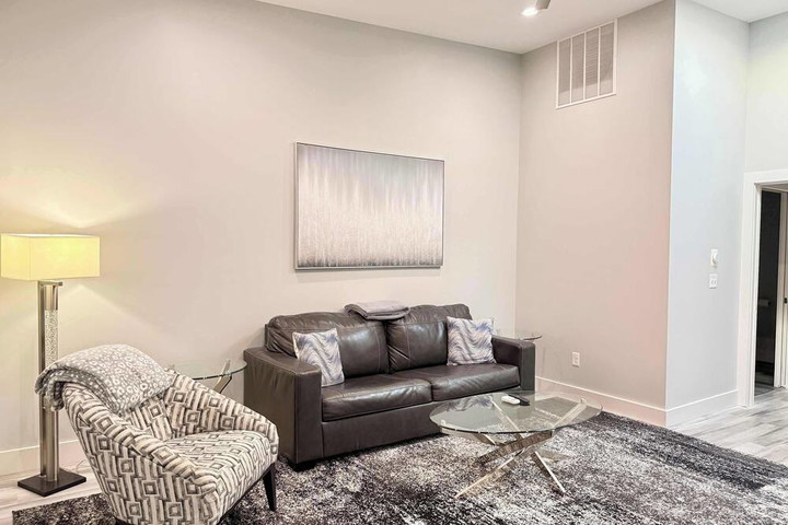 Downtown Apt W/ Balcony & Free Parking - Geneva, NY