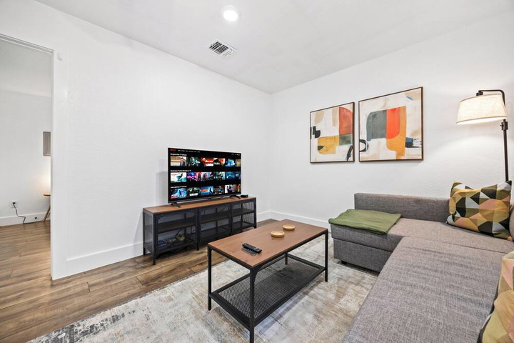 Cozy Modern 1br Casita  Near Lackland & Seaworld - Pet Friendly - San Antonio, TX
