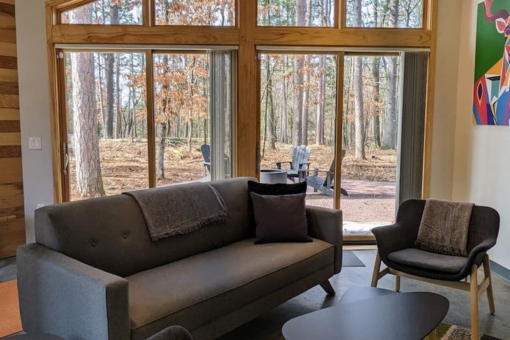 Deer Cabin @ Orange Tractor Retreat: A 3br Modern Cabin On 40 Wooded Acres - Wisconsin Dells, WI