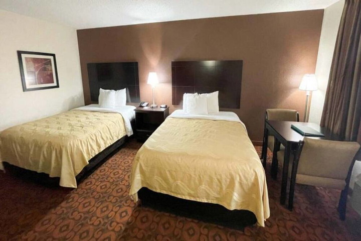 2 Camas Tamaño Queen | No Fumadores, Microondas - Oklahoma City