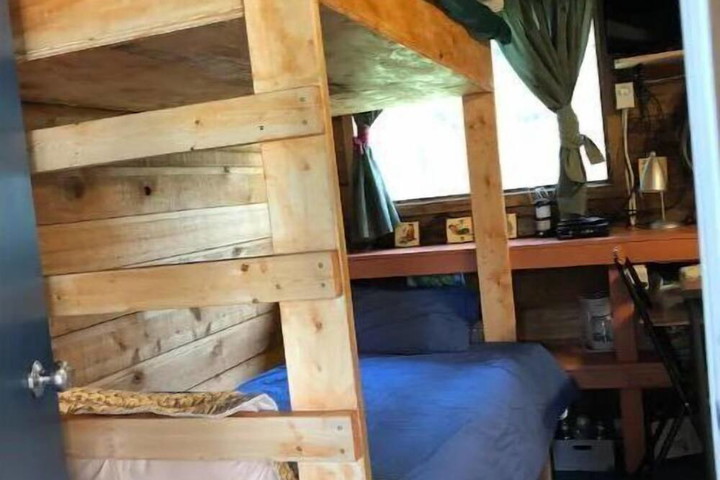 The Bunk House - Crystal Mountain