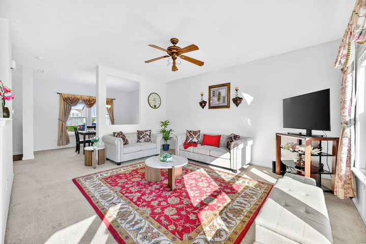 Roadmap Lodging: 4br, 3-car Garage, Fenced Yard - Columbus, IN