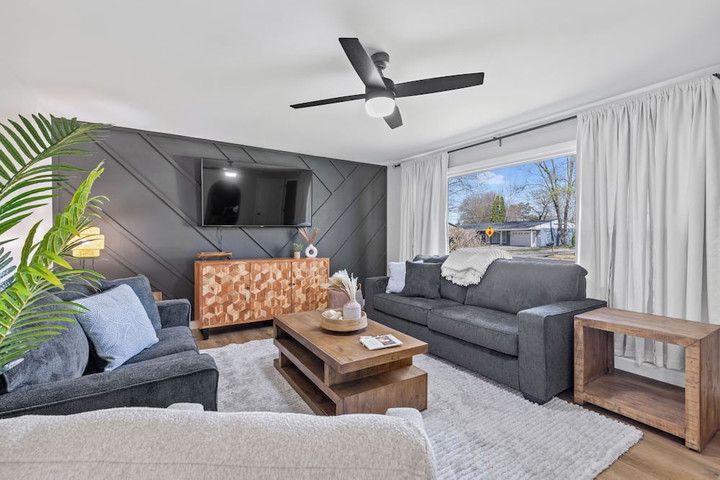 3 Bedroom Edgebrook Ranch Escape - Rockford, IL