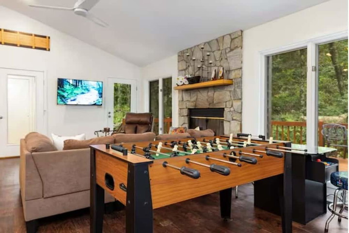 Hot Tub Pool Pac Man Foosball Dogs Ok Tennis Golf - Waynesboro, VA