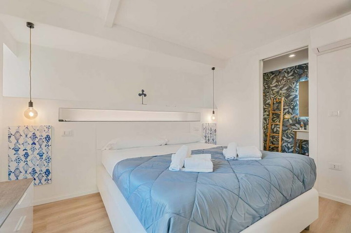 In The Very Center Of Monterosso Al Mare, Surrounded By Colorful Alleys And The Scent Of The Sea, Cà Maccaja Is A Newly Renovated Apartment Designed For Those Who Wish To Experience The Cinque Terre With Authenticity And Comfort. Its Central Location Al - Monterosso al Mare