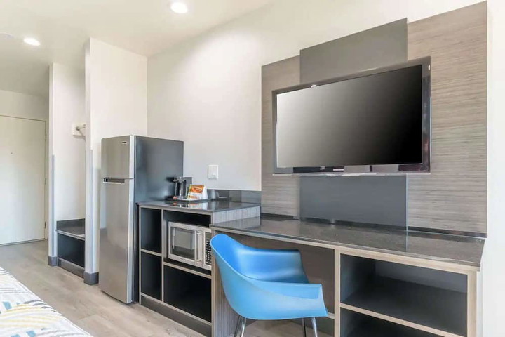 Perris Accommodation Near Lake Perris & Outdoor Recreation - Lake Elsinore, CA