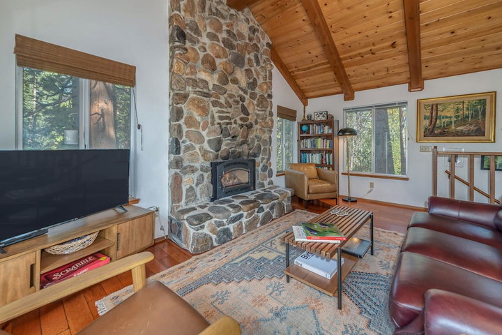 Quaint Cabin Tucked Away In Arnold W/private Hot Tub And Great View! - Arnold, CA