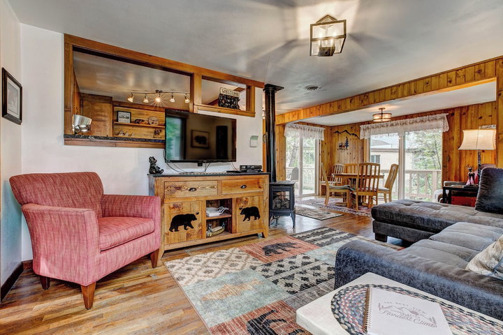 Downtown Riverside Cabin - Enjoy Staying On The River In Downtown Estes Park - Estes Park, CO