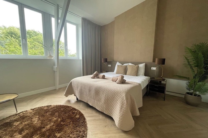 Experience Comfort And Style In This High-end Suite, Set In A Beautifully Renovated Historic Building - 蒂爾堡