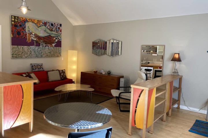 Convenient Chic Cottage - Portland, OR