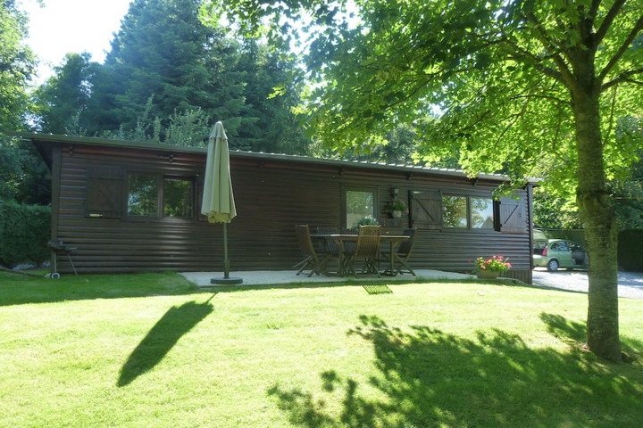 Chalets à La Campagne Sur Un Terrain Boisé, Animaux De Compagnie Acceptés - Falaise