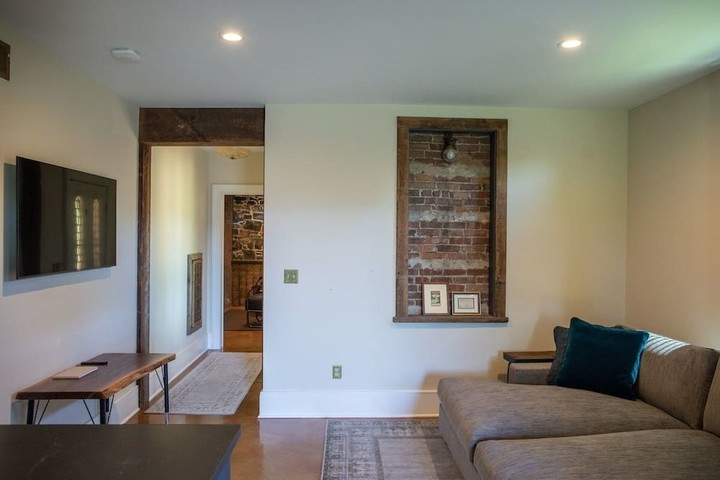Charming Garden Apartment With Hudson River Views In Historic Downtown Kingston - Woodstock, NY