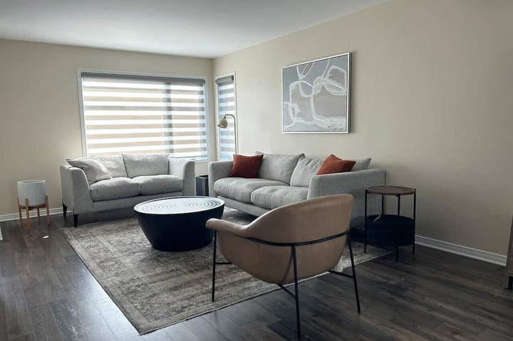 Stylish 4-bedroom Home - Gatineau